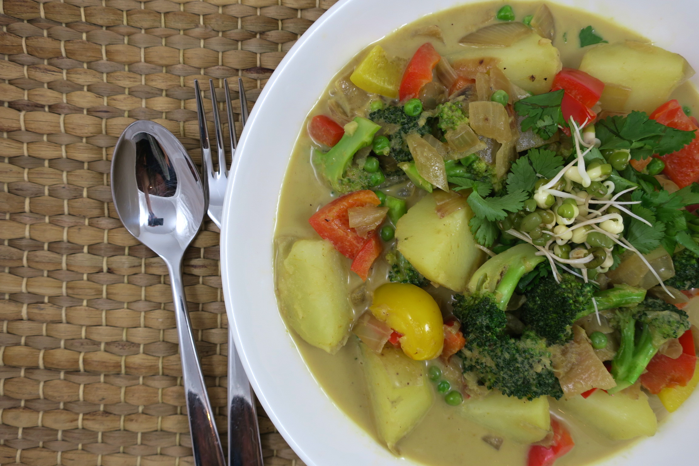 Simple Green Curry | Oil-Free | Vegan - HookedOnPlants