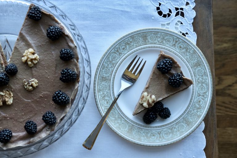 Raw Vegan Raspberry Chocolate Mousse Dream Pie