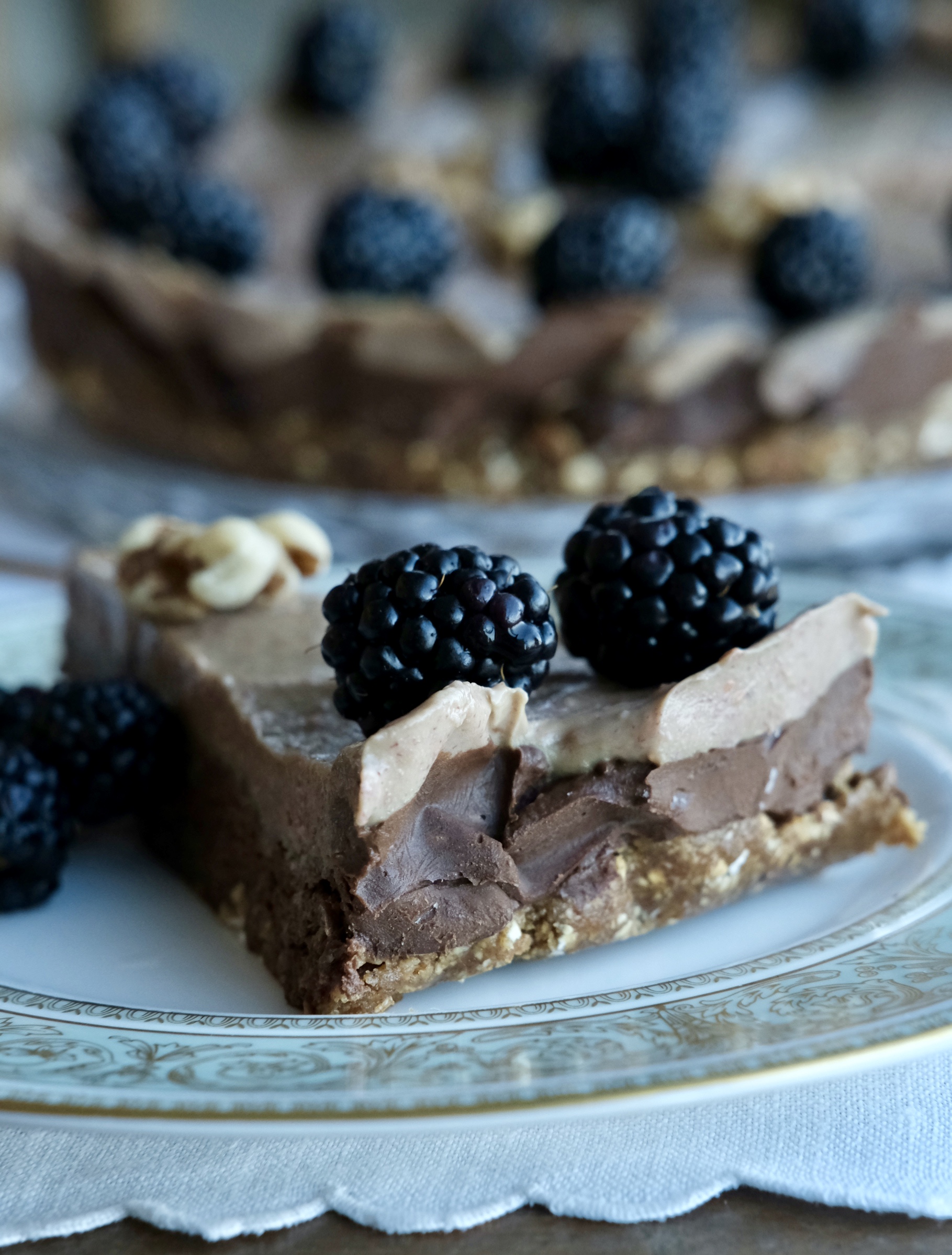 Raw Vegan Raspberry Chocolate Mousse Dream Pie